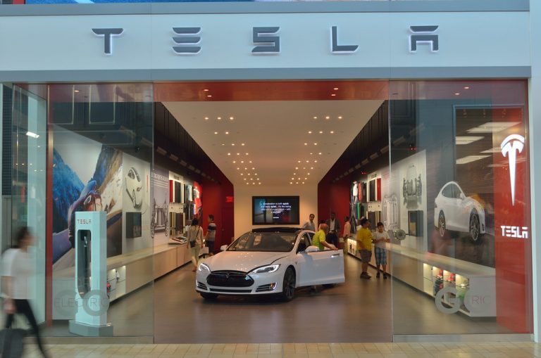 Tesla, la compañía de autos eléctricos, sigue reportando ganancias aún ...