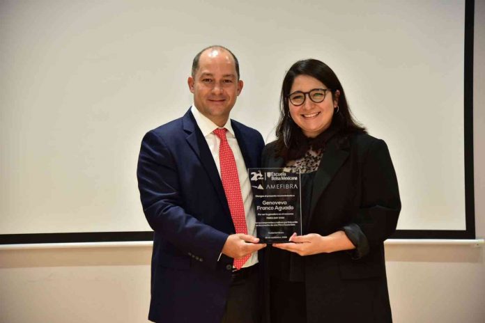 Grupo BMV y AMEFIBRA premian a creadora del proyecto FIBRA Stadium