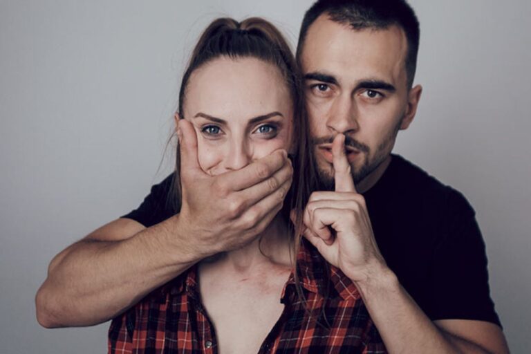 30 Ejemplos de Micromachismos